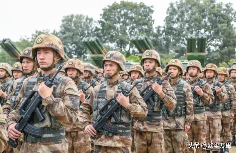 The People's Liberation Army Type 191 rocket launcher adopts box-type ...