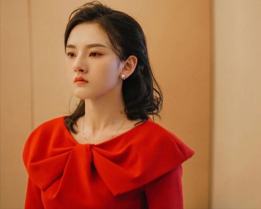 Song Zuer received a TV series when he was a freshman and had a plot of ...