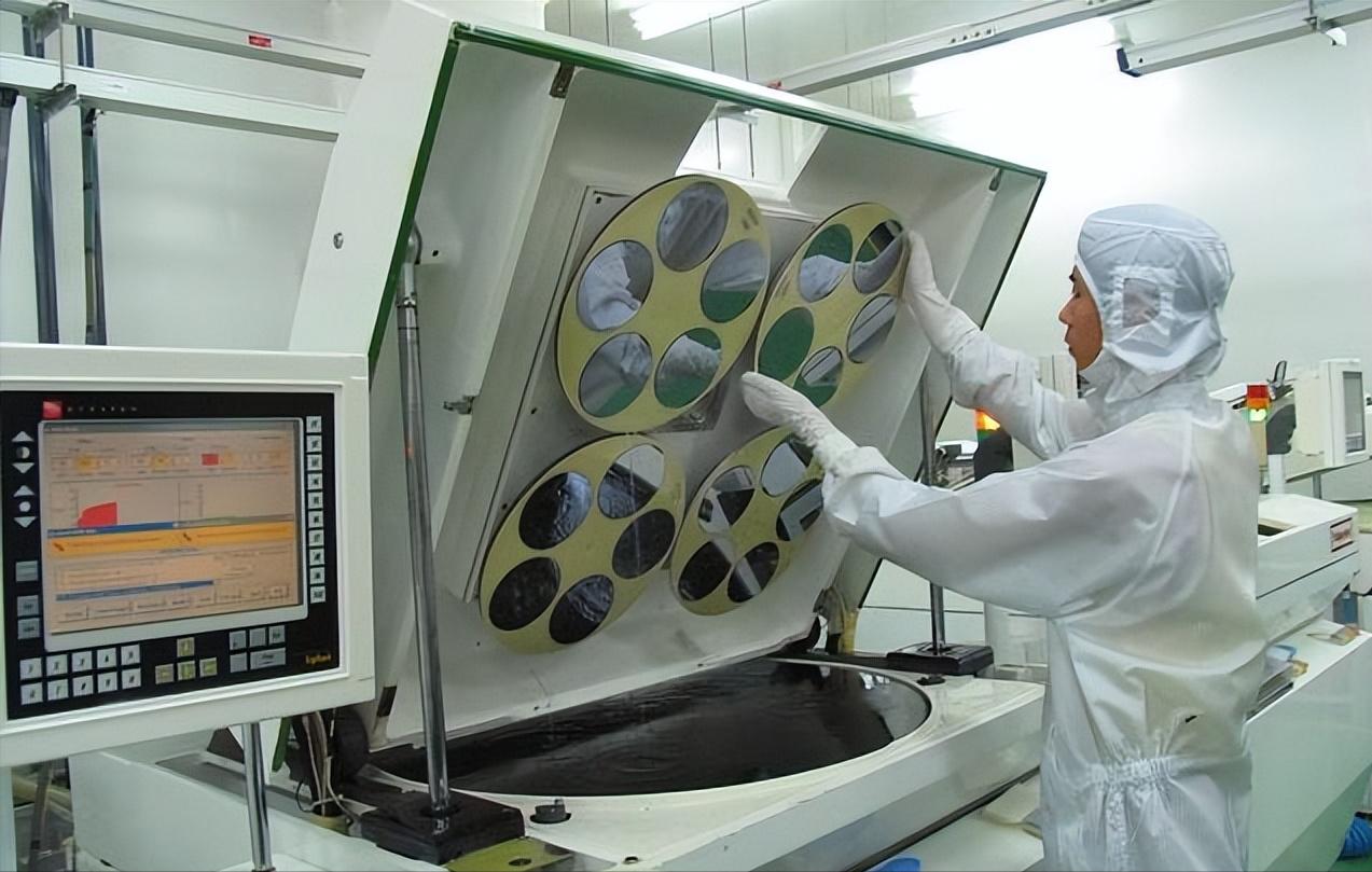 The first domestic lithography machine was delivered, the 14nm era is ...