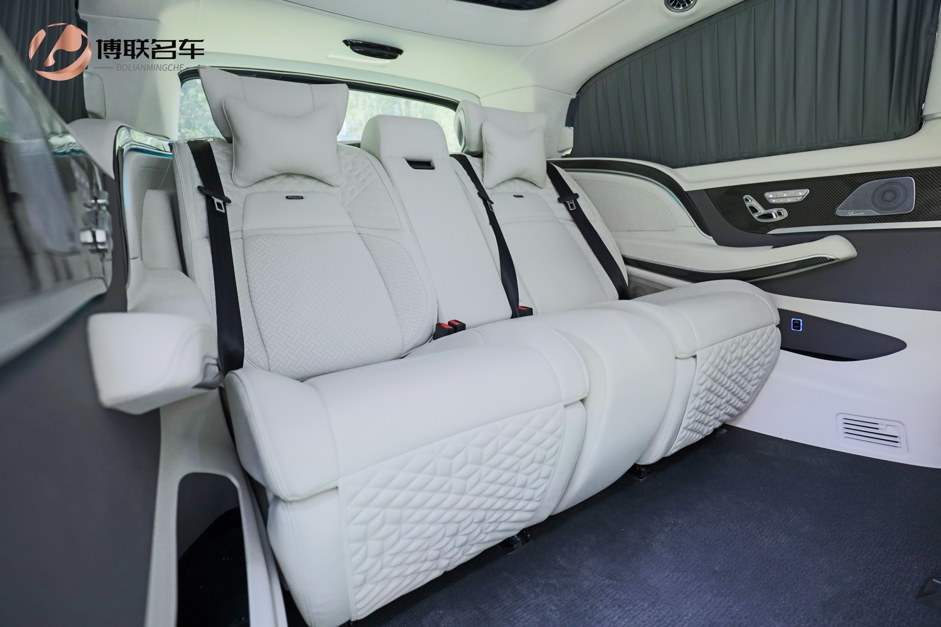 Imported chassis, domineering appearance, luxurious interior, a ...