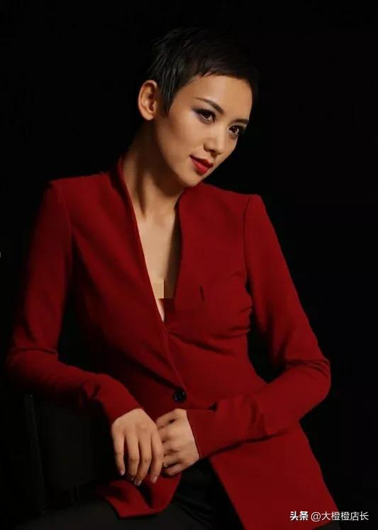 Share pictures - temperament goddess Li Xiaofeng - iNEWS