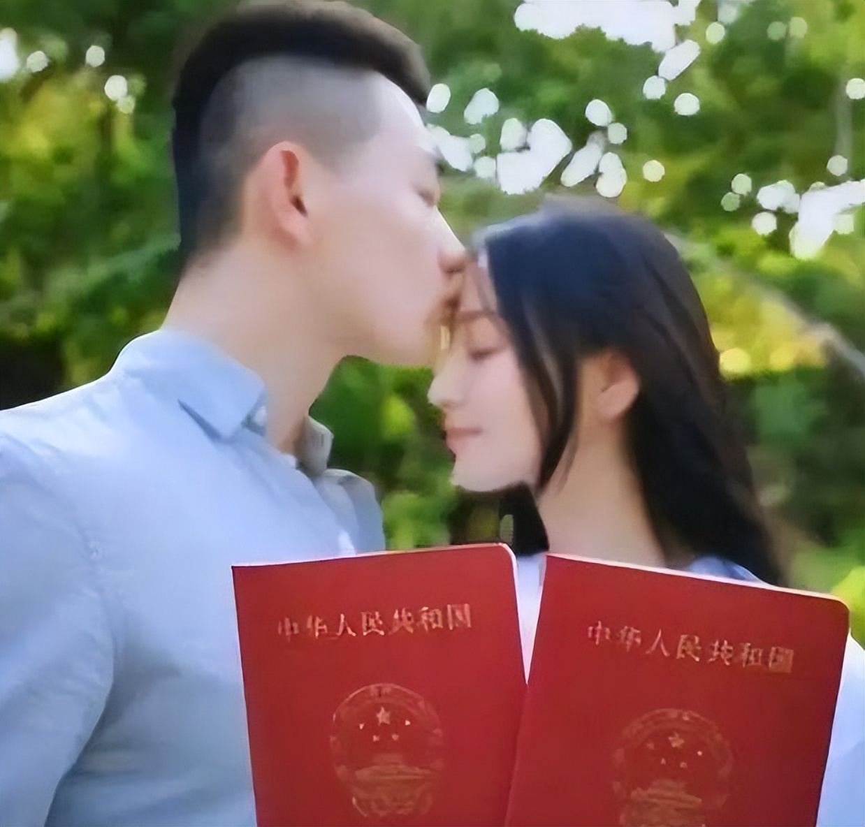 After marrying He Jie, a soldier, Zhang Xinyu finally managed to see ...