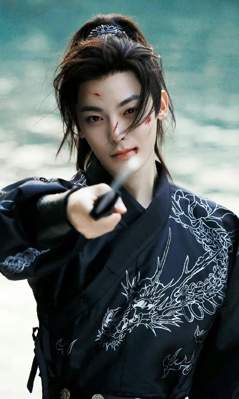 Perfect interpretation of "Youth White Horse", Hou Minghao is so handsome in ancient costumes ...