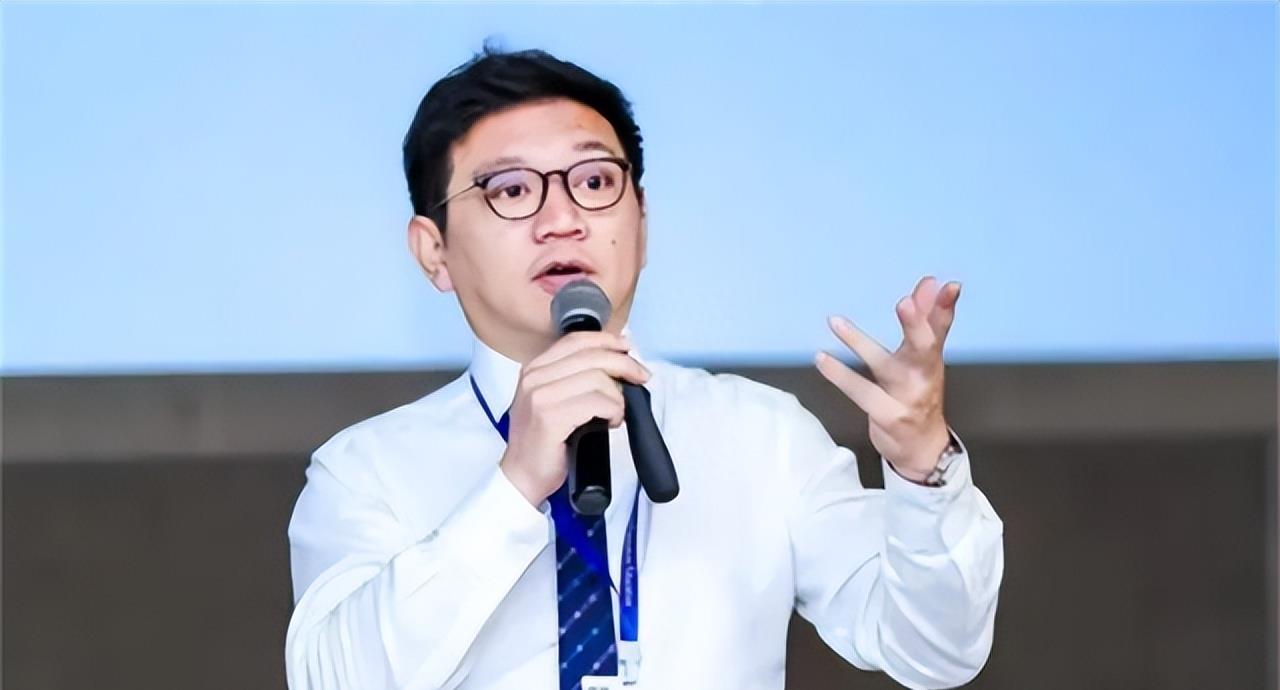 Luo Xin, the host of Dragon TV's "One in a Hundred", who is this ...