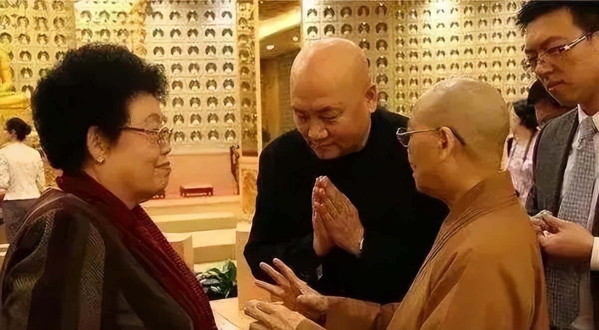 Chi Zhongrui, who married into a wealthy family for 33 years and got 20 ...