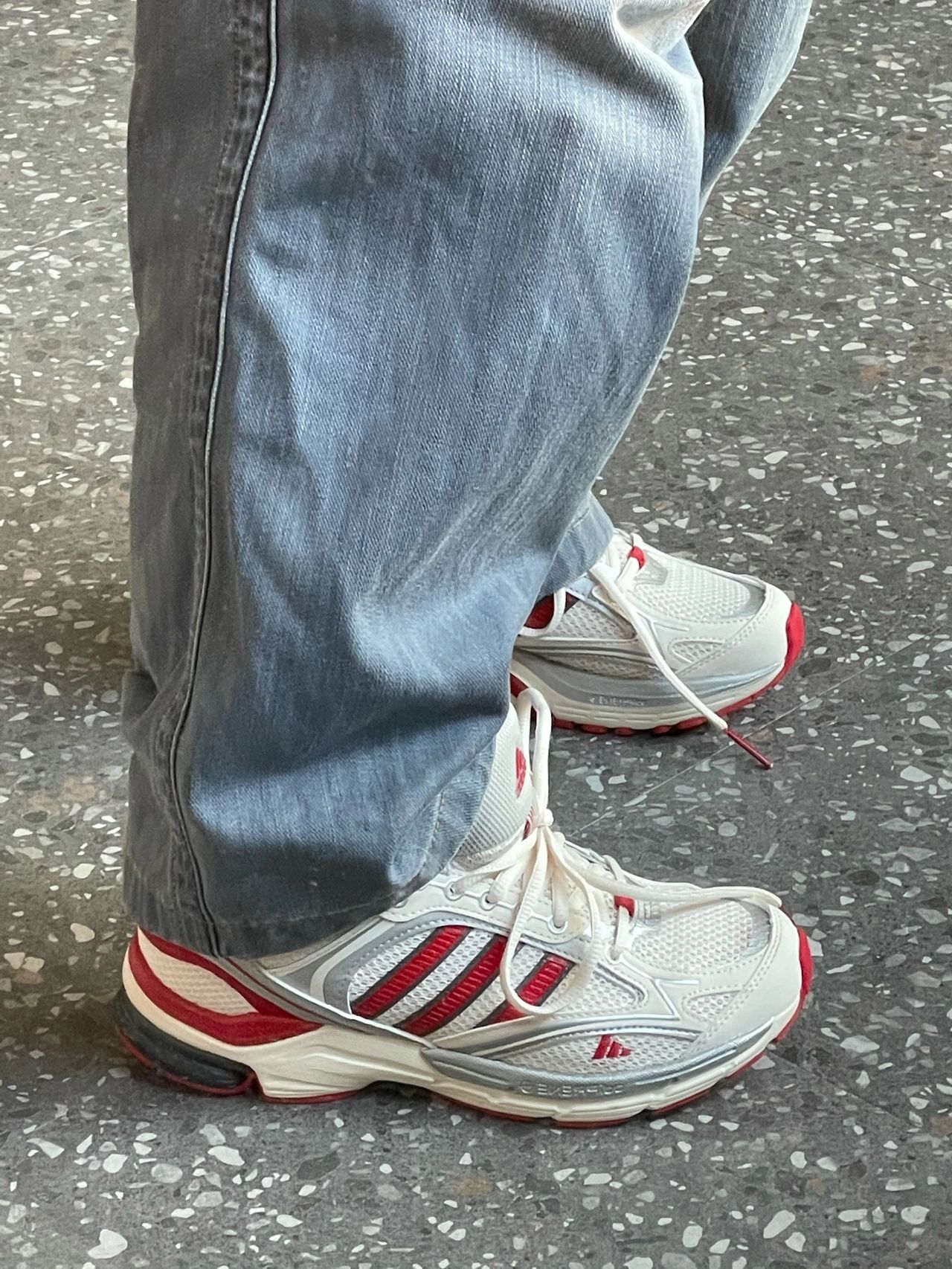 Adidas retro white and red sneakers are really amazing - iMedia