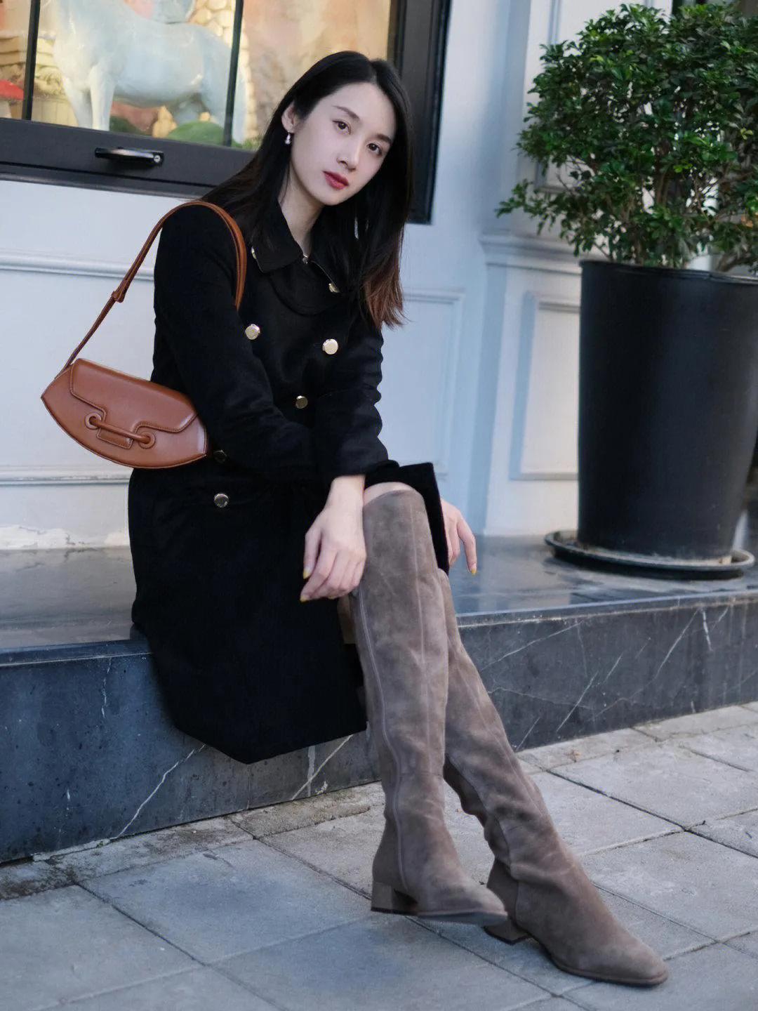 Appreciation of beautiful pictures 293-beauty in boots - iNEWS