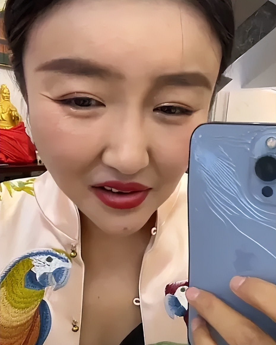 Jiaojiao revealed that she had spent nearly 10W of plastic surgery, and ...