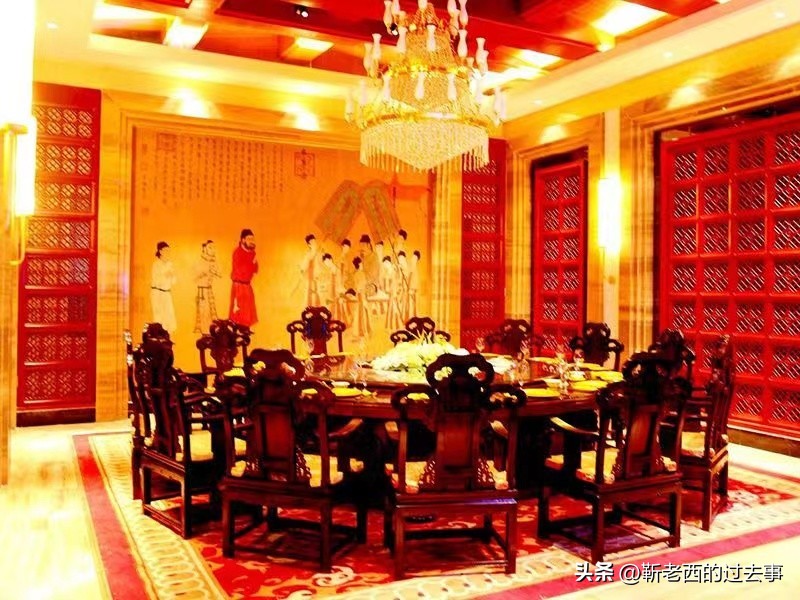 What was the organization and management of the Imperial Dining Room in ...
