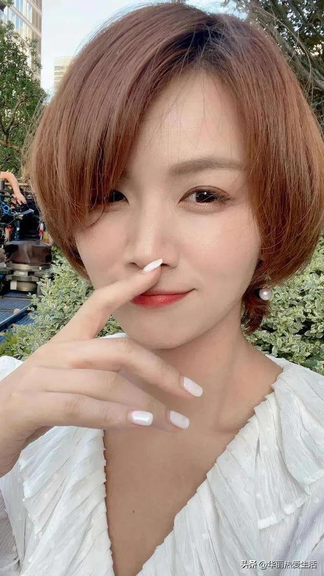 Cao Xiwen is a "wild duck" in the play and a fashionista in life - iNEWS