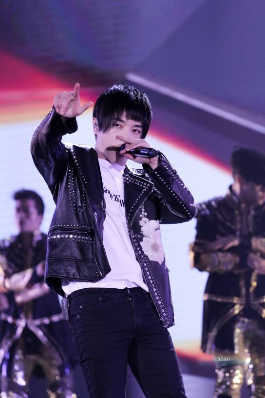 Hua Chenyu, the most controversial male singer? - iNEWS