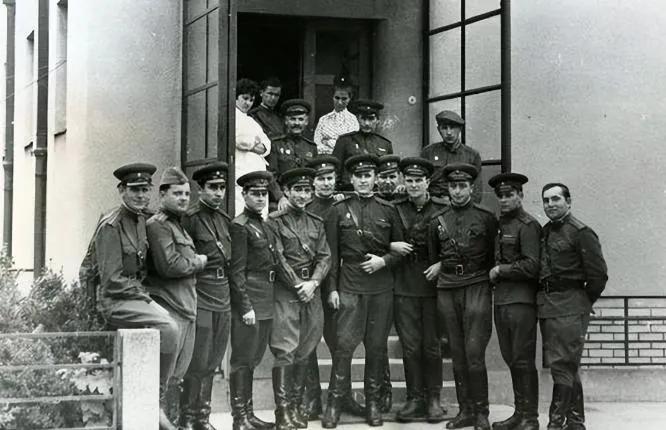 The Soviet Union: The Brezhnev era when the building will collapse (17 ...