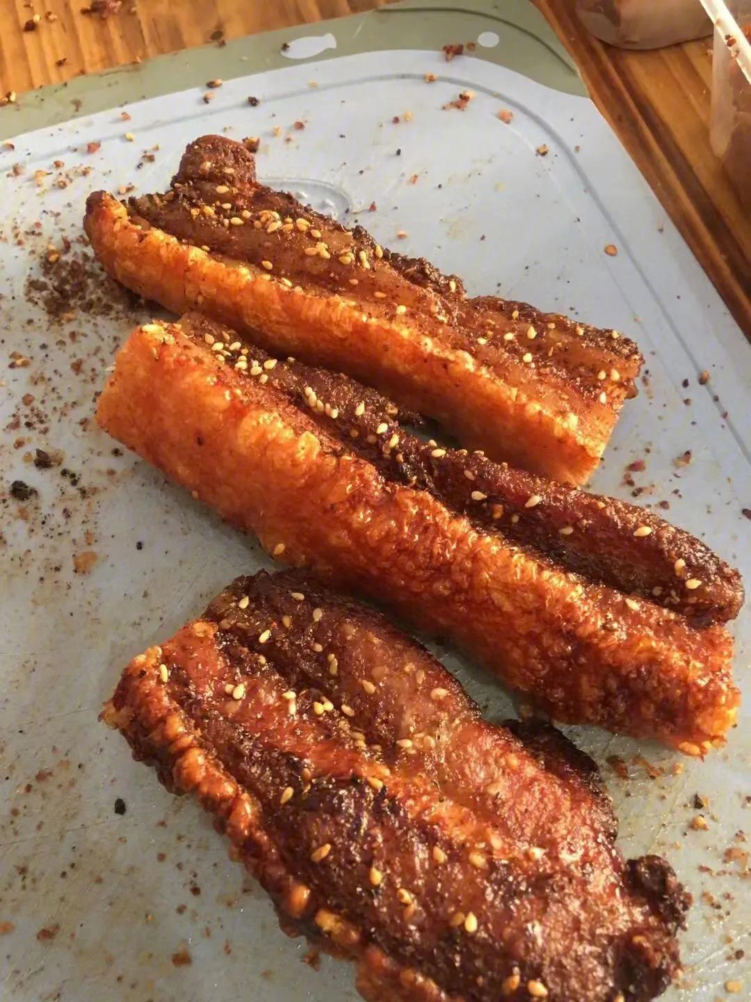 Everyone loves pork belly, especially crispy pork belly, the skin is ...