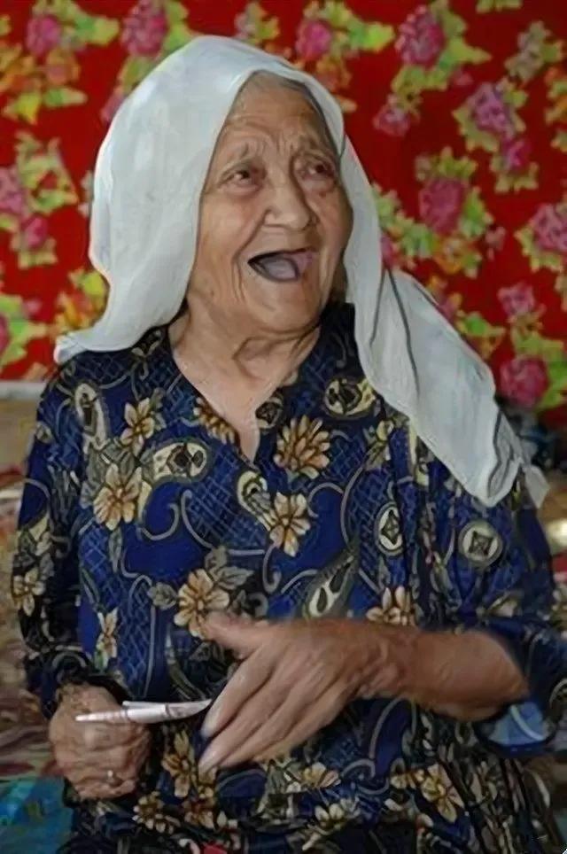 She was born in the Qing Dynasty and is now 134 years old. Her favorite ...