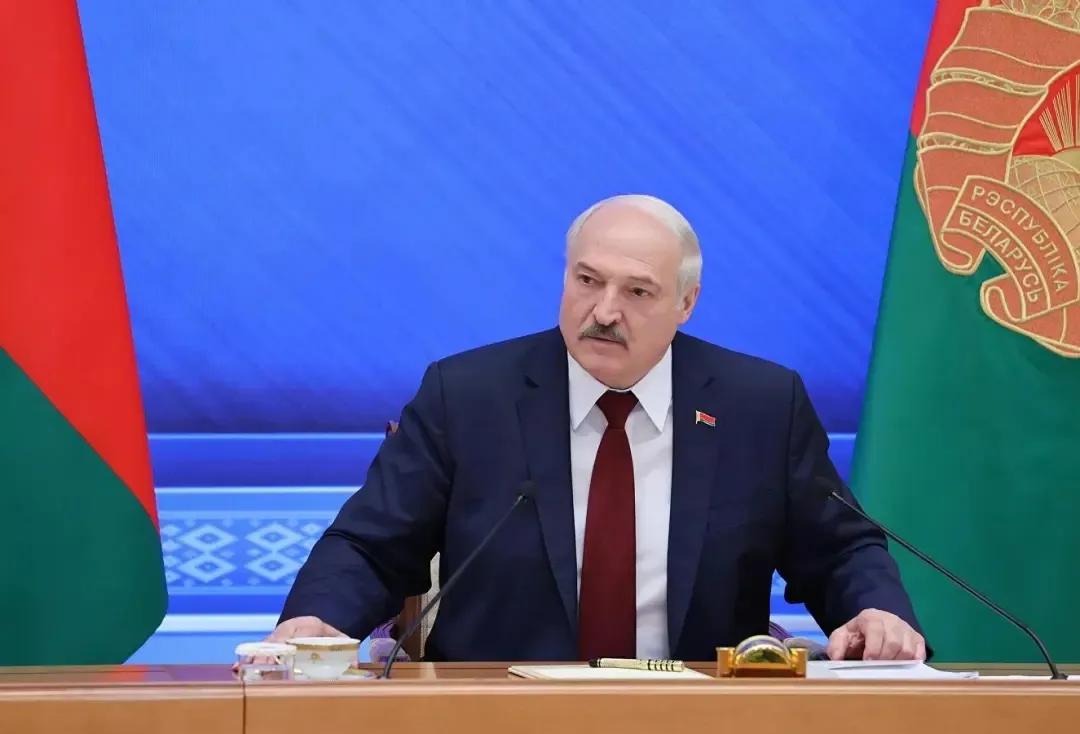 Undecided, Lukashenko is both right and left, the real iron brother is ...