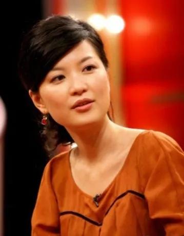 The most charming photo of Chen Rong on Dragon TV - iNEWS