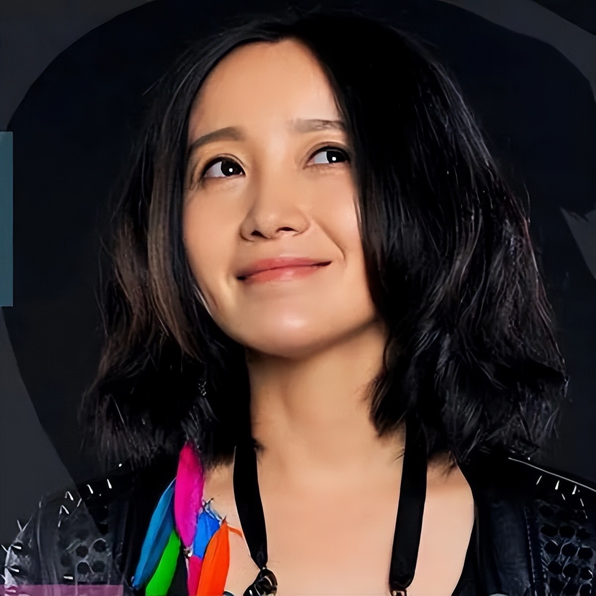 The 54-year-old kidnapped by her mentor "gangster singer" as a mistress ...