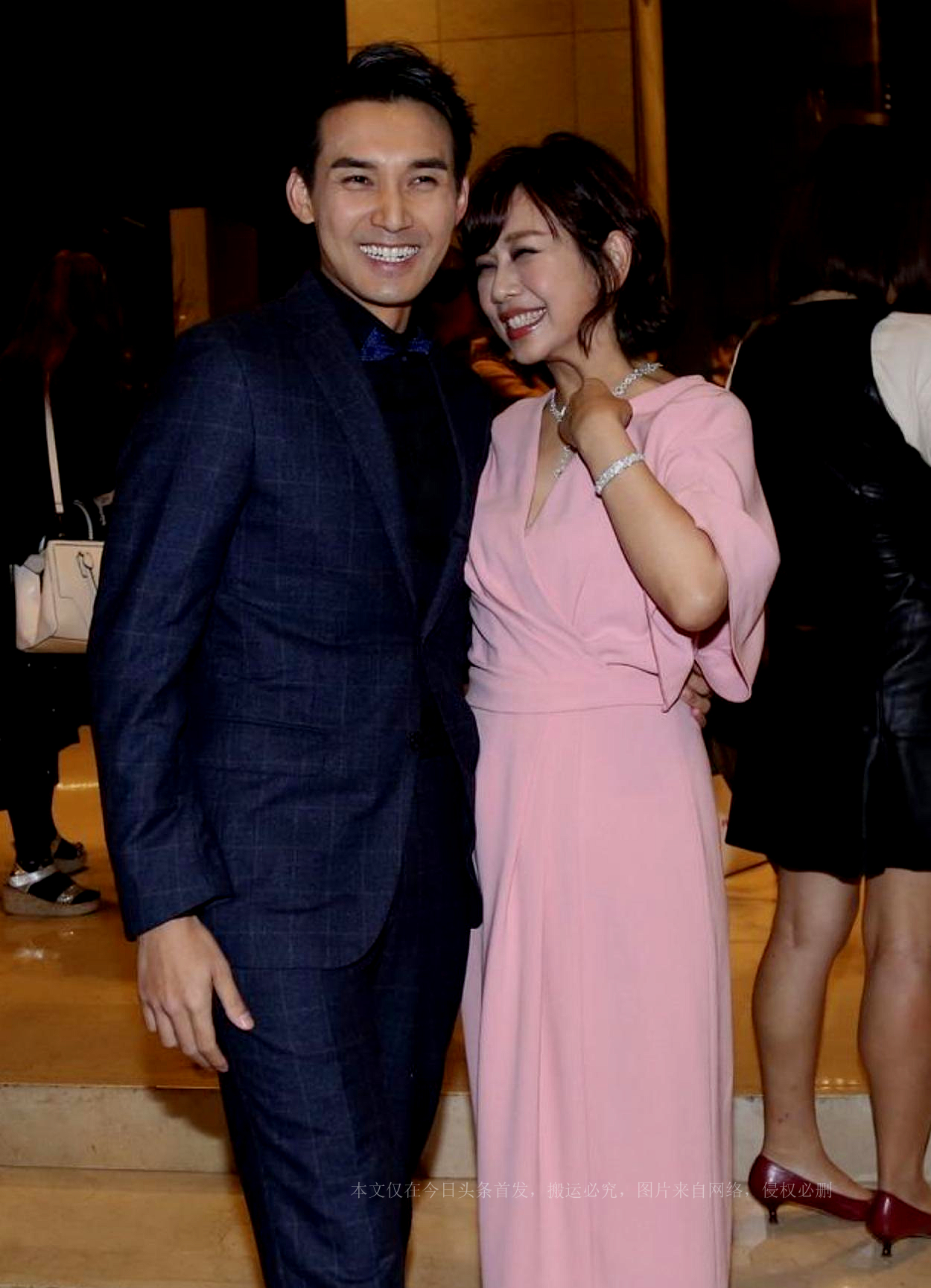 Chen Songling and her husband returned to Hong Kong to visit relatives ...