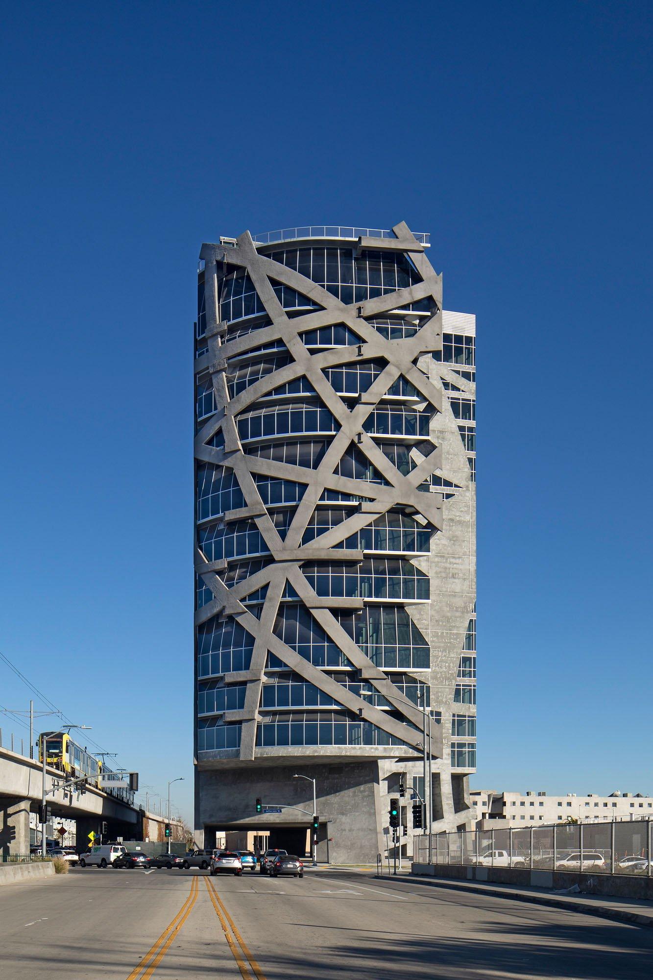 The master of deconstruction designed the new landmark of Los Angeles ...