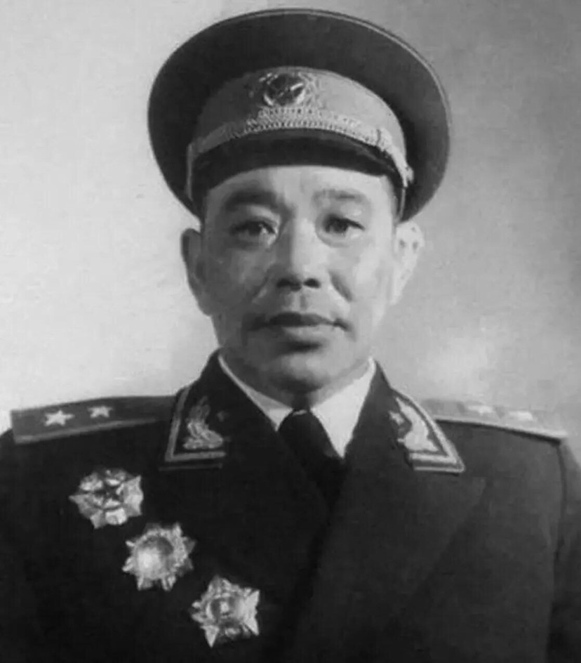 In 1952, the "Majiajun" revived, and Boss Peng lay on the hospital bed ...