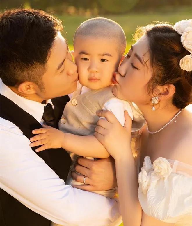 "Liu Neng" son Wang Liang is married! Three-wheeled motorcycles cleared the way for ten Rolls ...