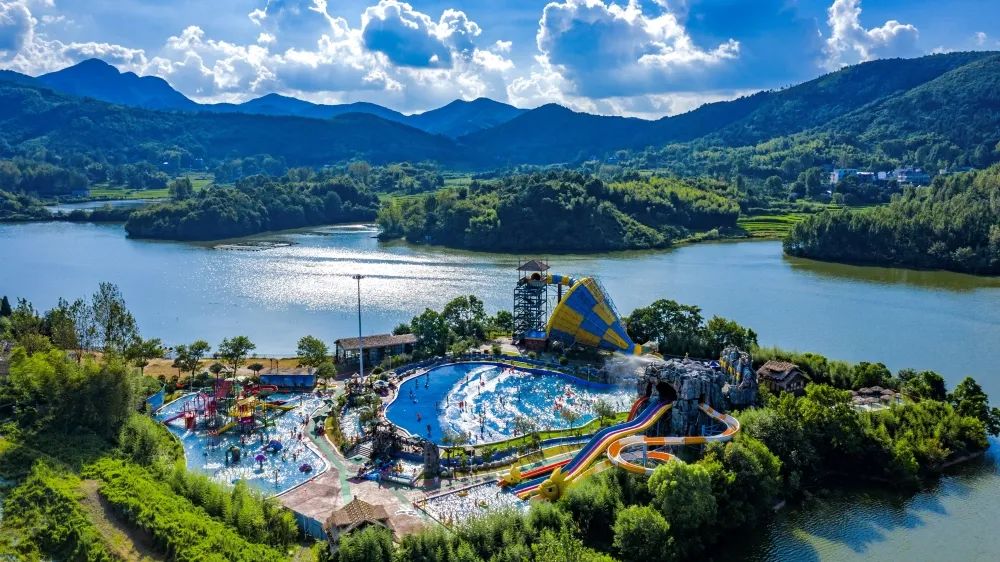 Book the perfect summer! Find coolness in Bailu Lake Water Park, and ...