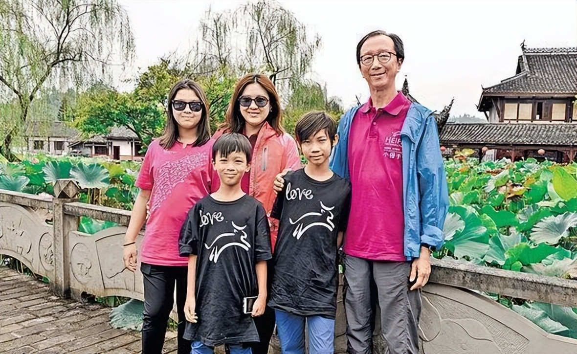 Hong Kong's "God of Wealth" married Fu Mingxia, who was 26 years ...