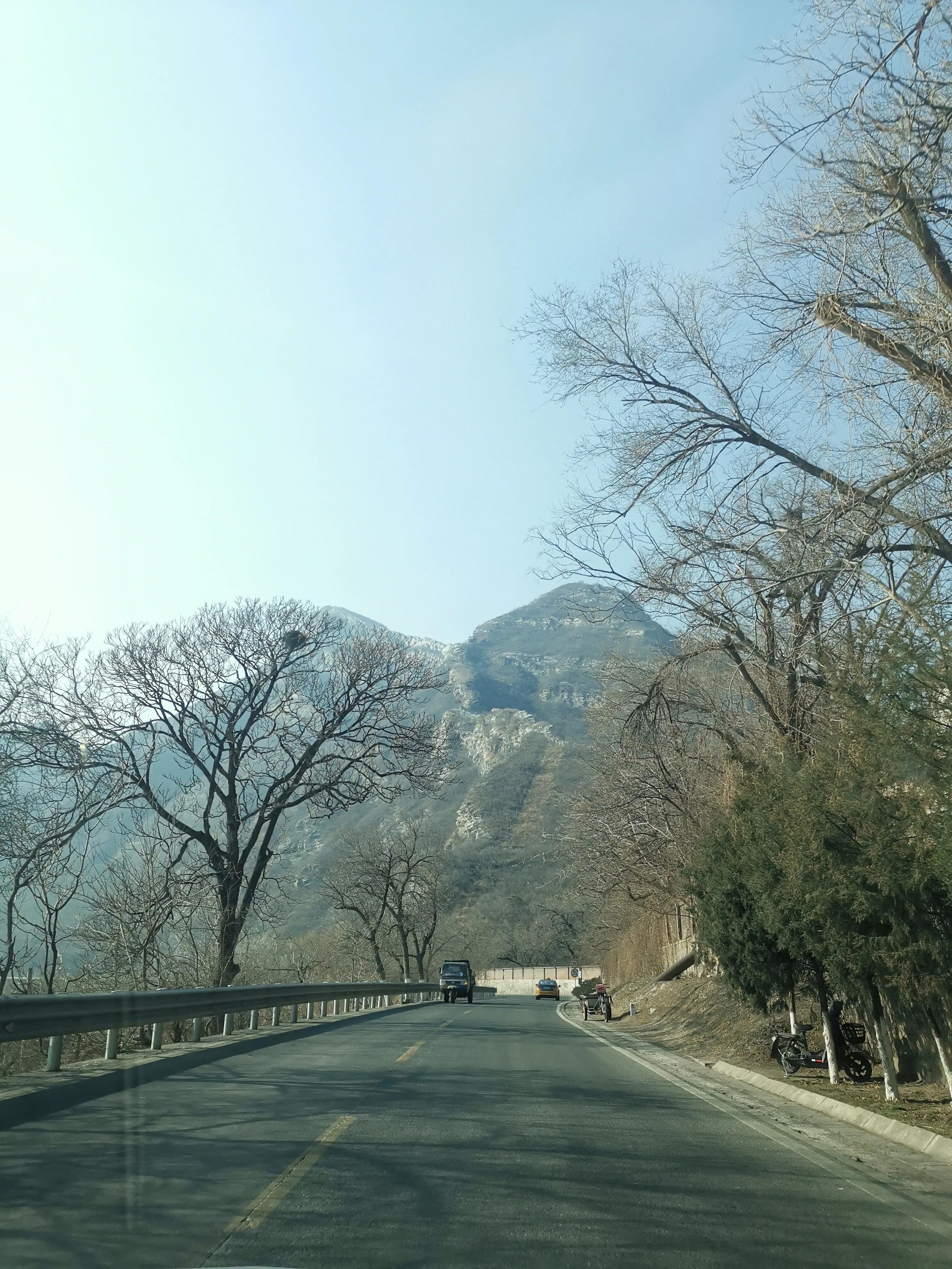 Going into the mountains in the evening, walking for 7 kilometers in ...