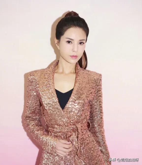 Share pictures, the goddess of temperament Li Ruotong - iNEWS