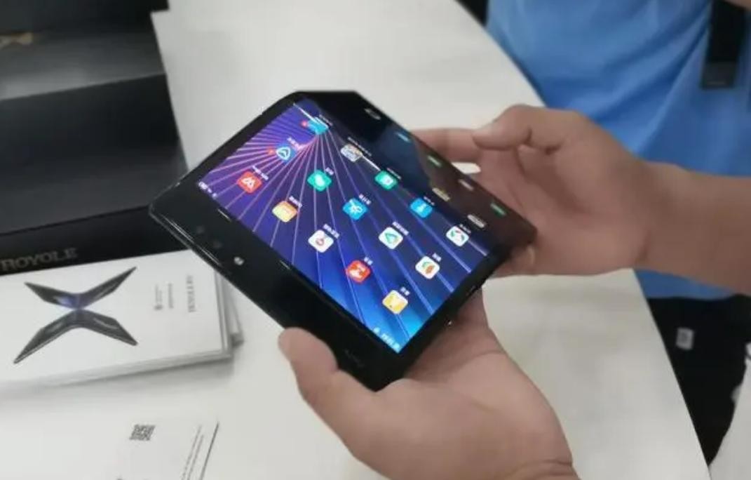 Folding screen mobile phones that once cost more than 10,000 yuan are now worth a few hundred ...