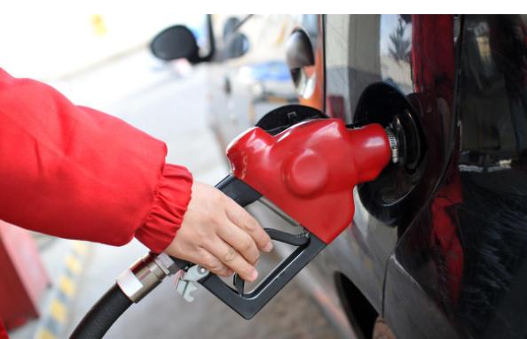 How many kilometers can the car go with the fuel gauge light on ...