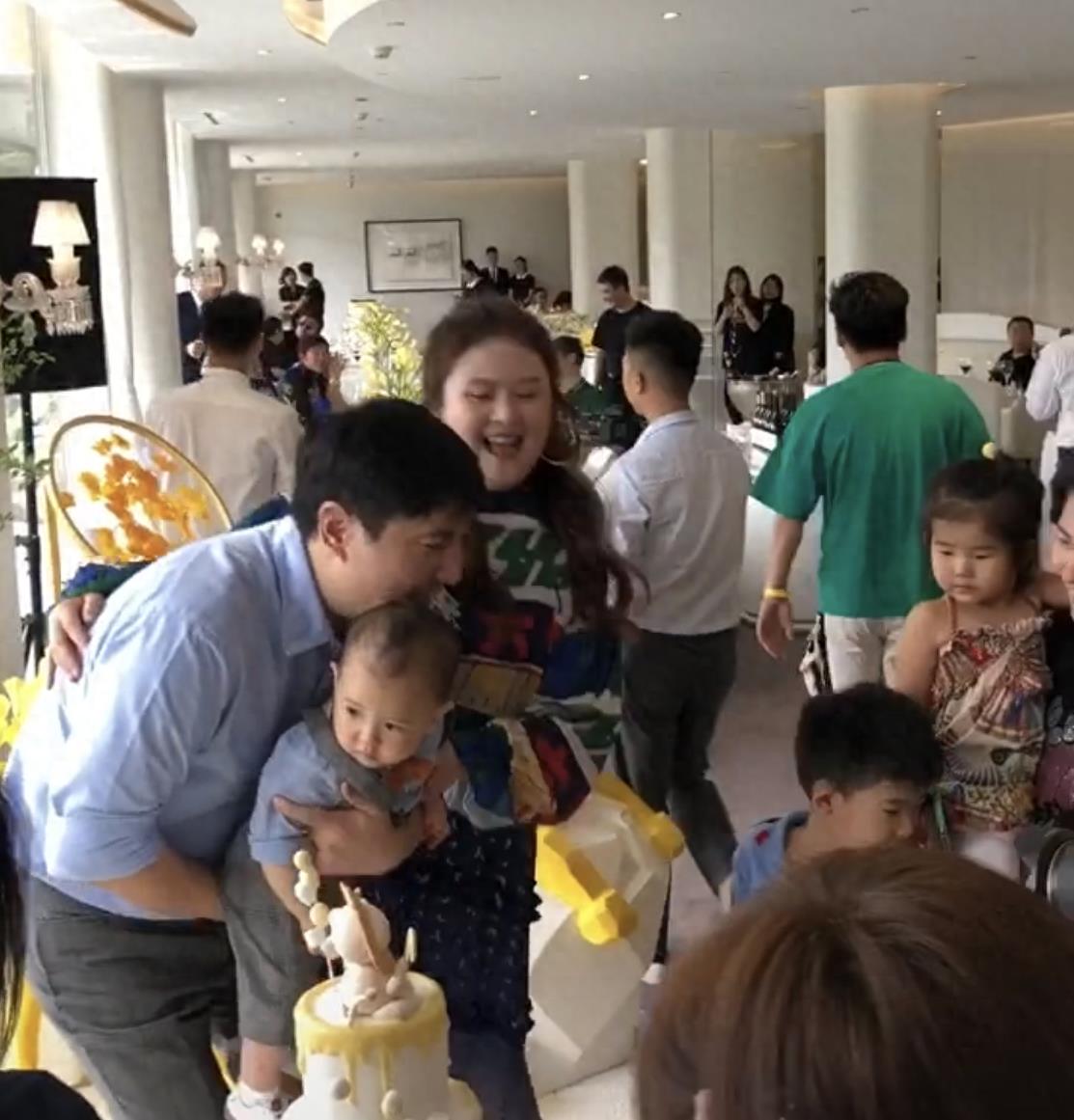 Shen Teng took his wife to the wedding. The couple showed off their ...