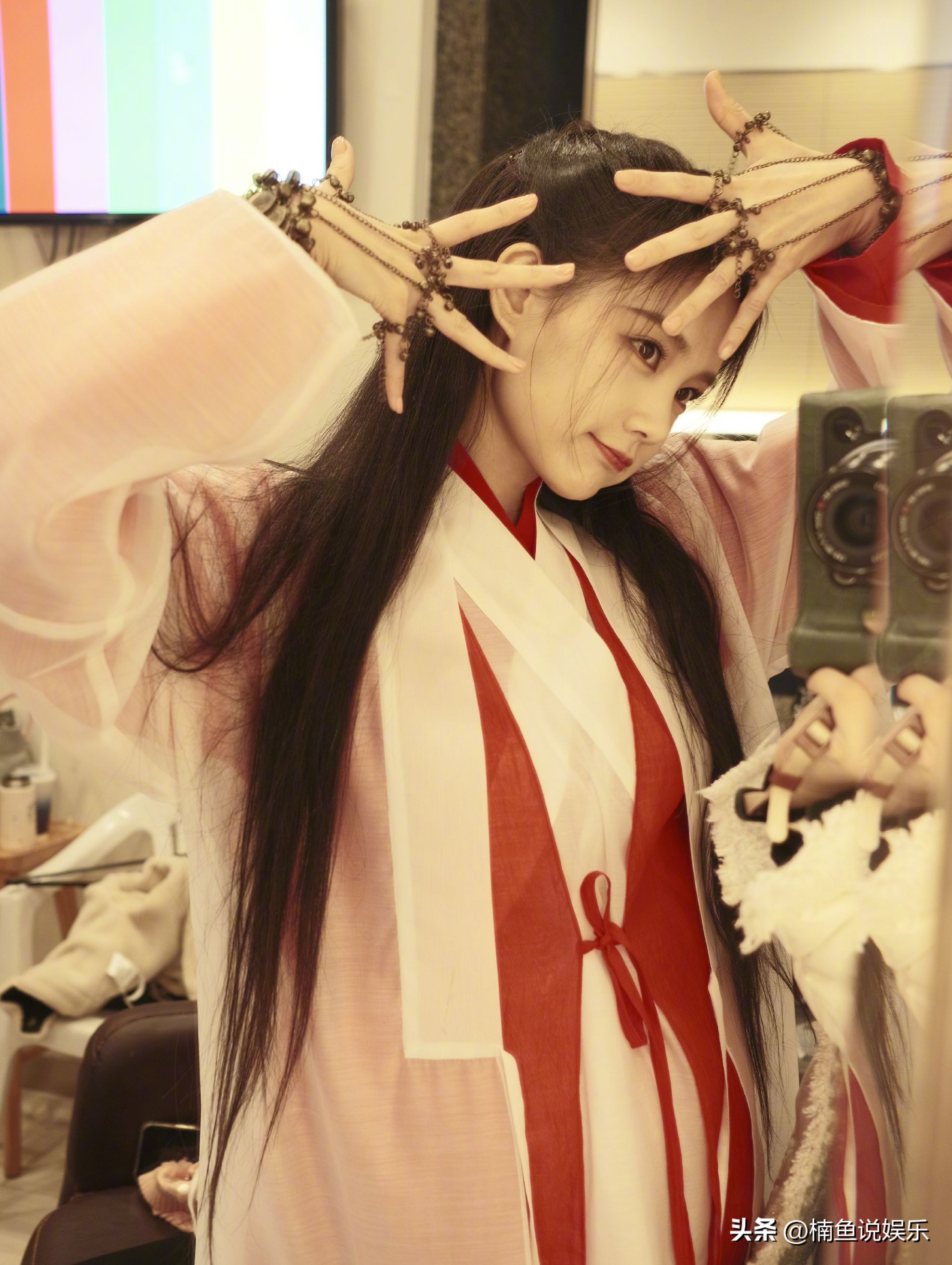 When Li Yitong plays Zixia Fairy, his ancient costume looks very ...
