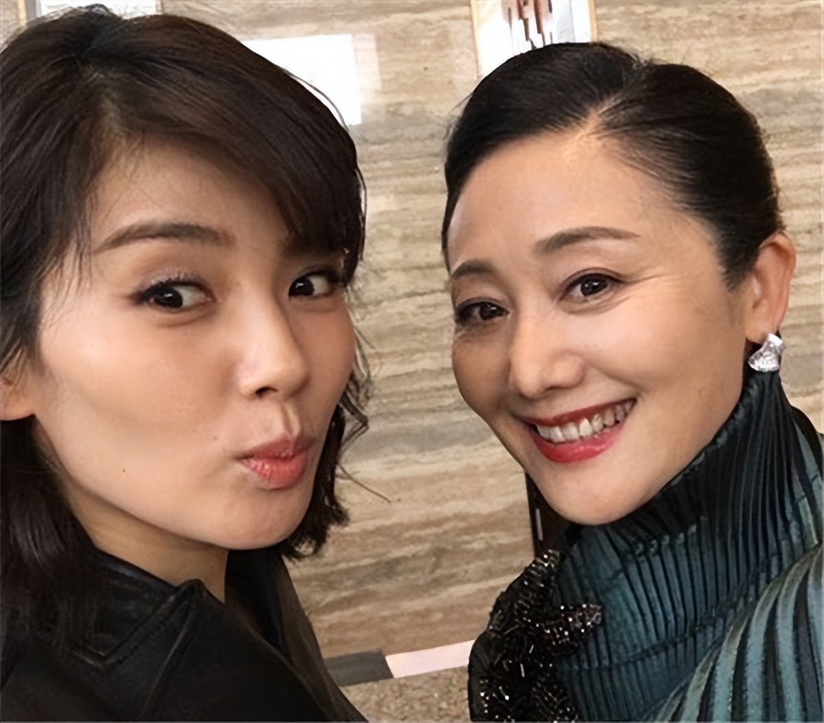 Zhao Lijuan and Liu Tao seem to switch ages, one is 57 years old like ...