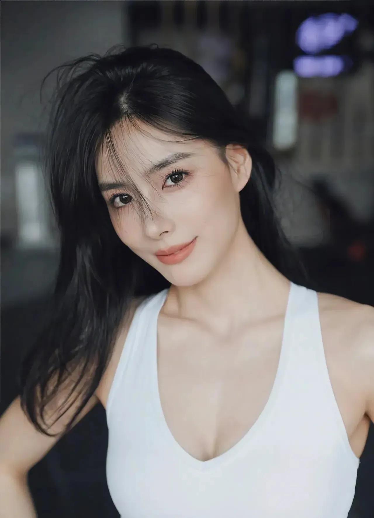 Chen Nuanyang is a beautiful woman, she has a great figure - iMedia
