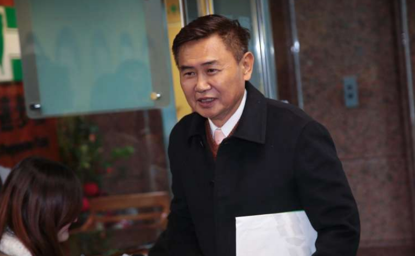 Li Junyi, a regular guest of the green camp in "Shaokang Situation Room": Sticking to the ground ...