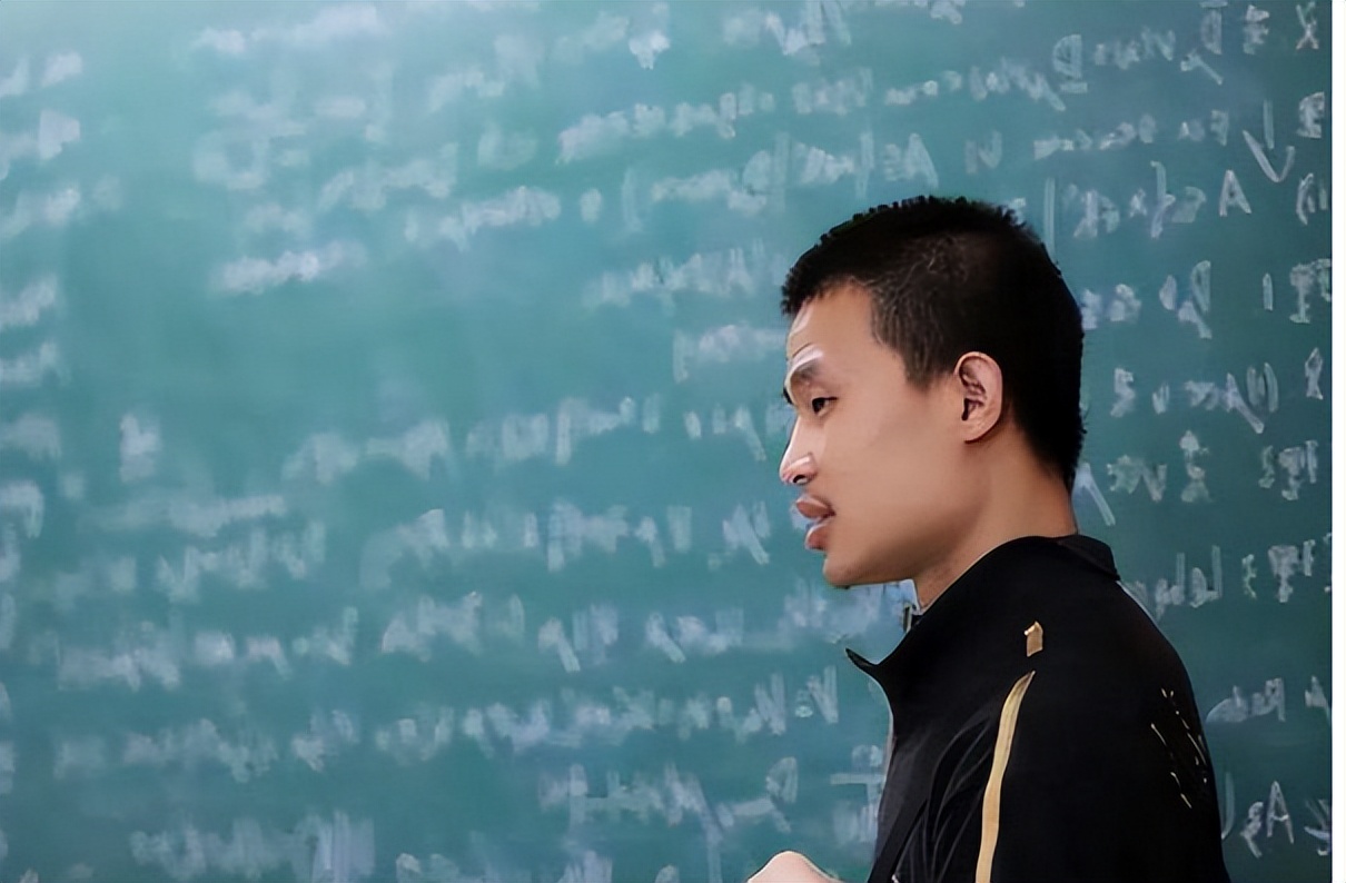 Recent photos of Wei Dongyi leaked out, and the appearance of eating in ...