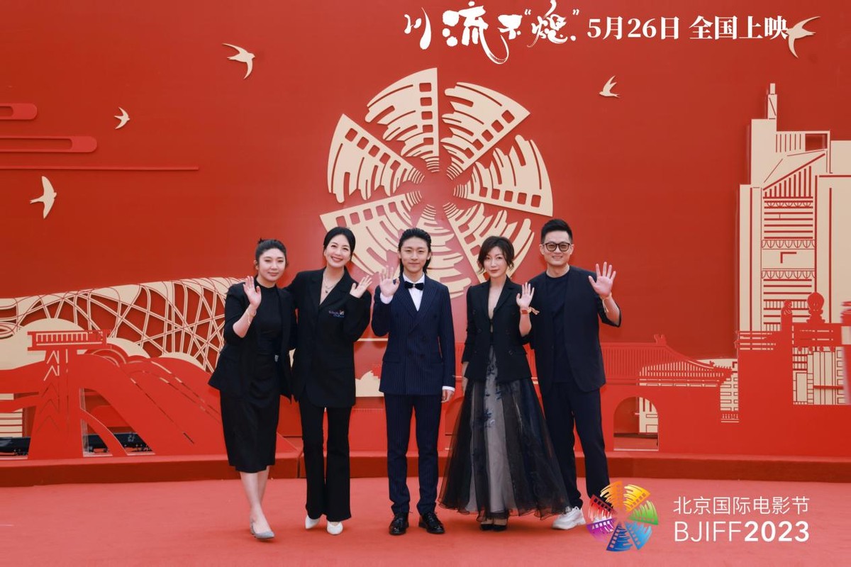 He performed "Grandpa and Grandson Journey" with Yang Xinming, and Hu ...