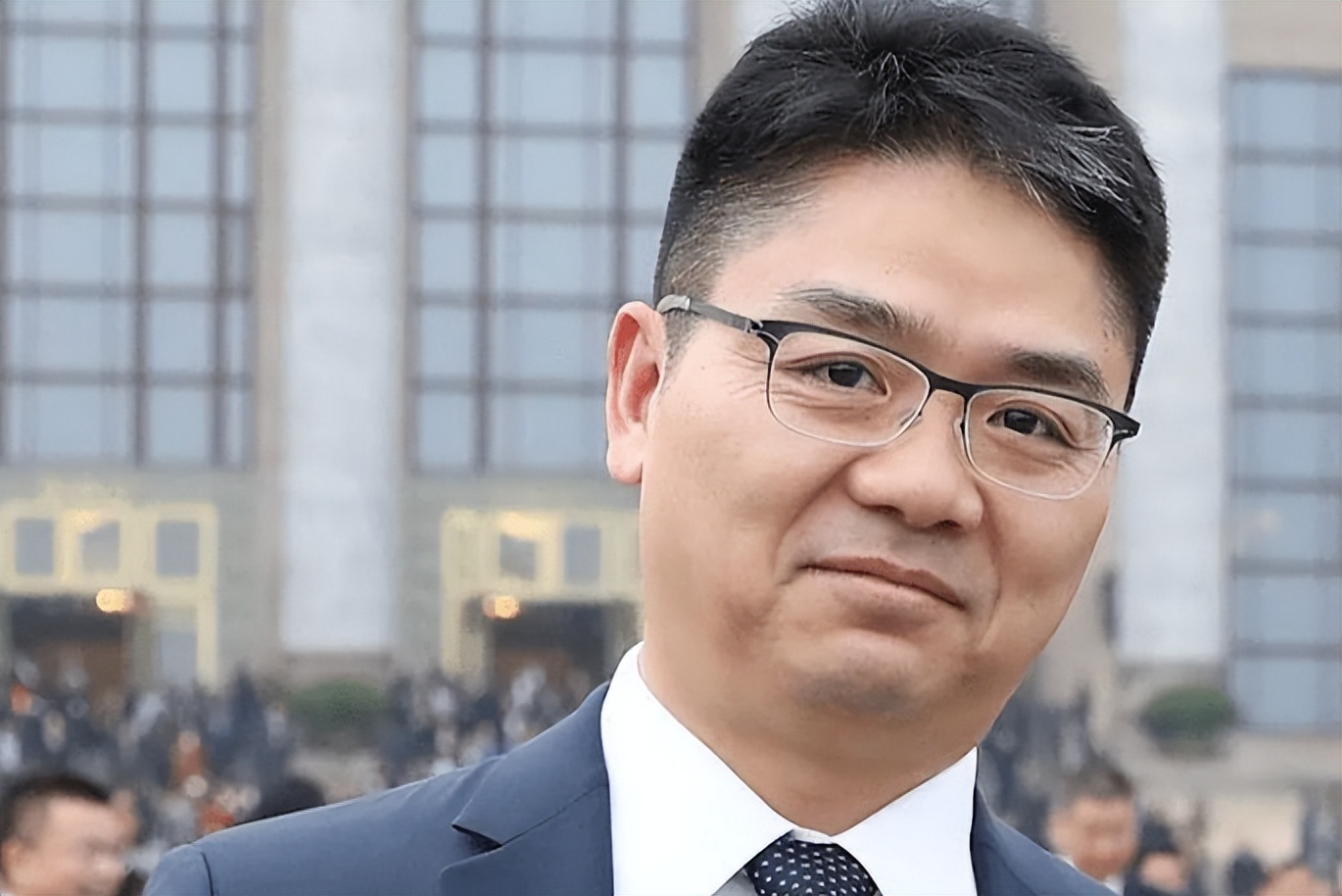Rich people such as Liu Qiangdong, Ma Yun, and Ma Huateng have cashed ...