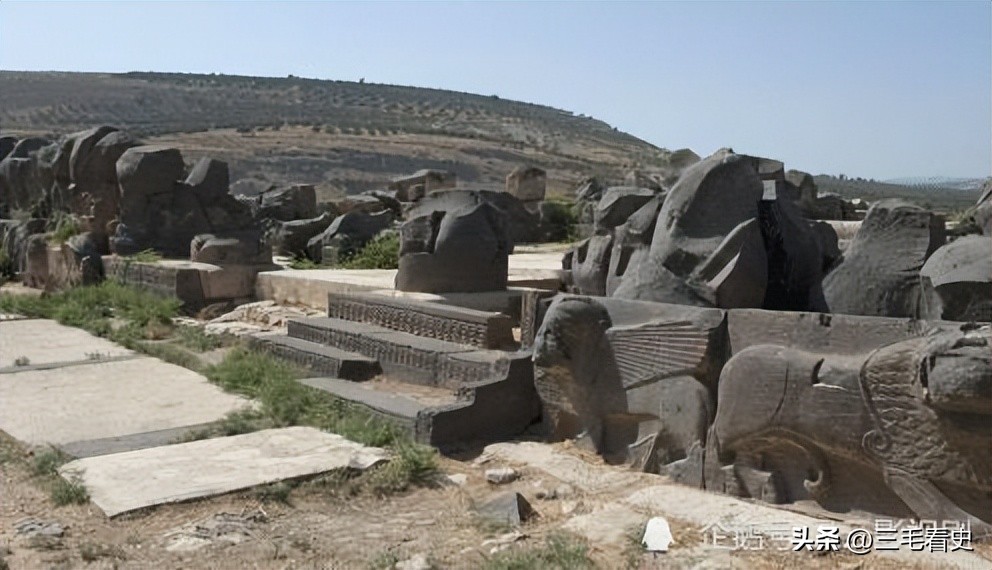 Techniques for making wooden chairs in the ancient Moche civilization ...
