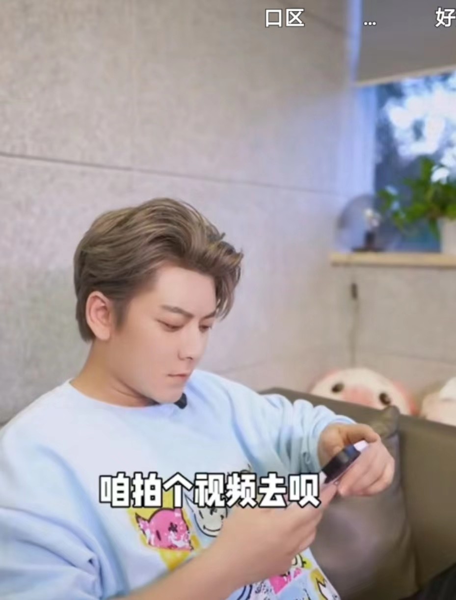 Artist Chen Xiang is busy with live broadcasts, his body is fat and his ...