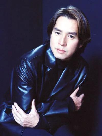 The most dazzling star in the Hong Kong music scene, the supreme king ...