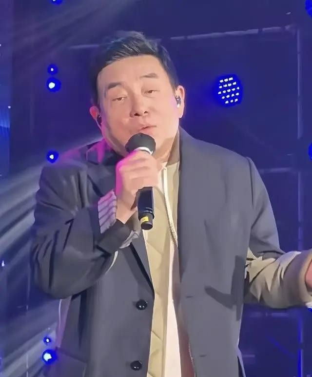 Well-known singer Alex Fong's new song MV is released! He showed off ...