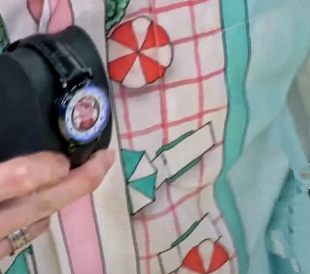 Jing Boran gave Bai Jingting a gift, and Bai Jingting's mood changed ...