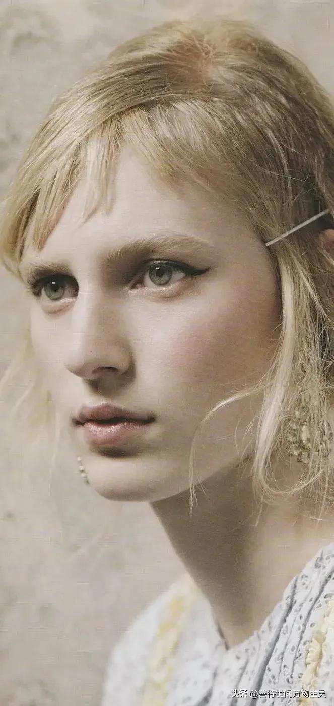 Australian supermodel Julia Nobis - iMedia