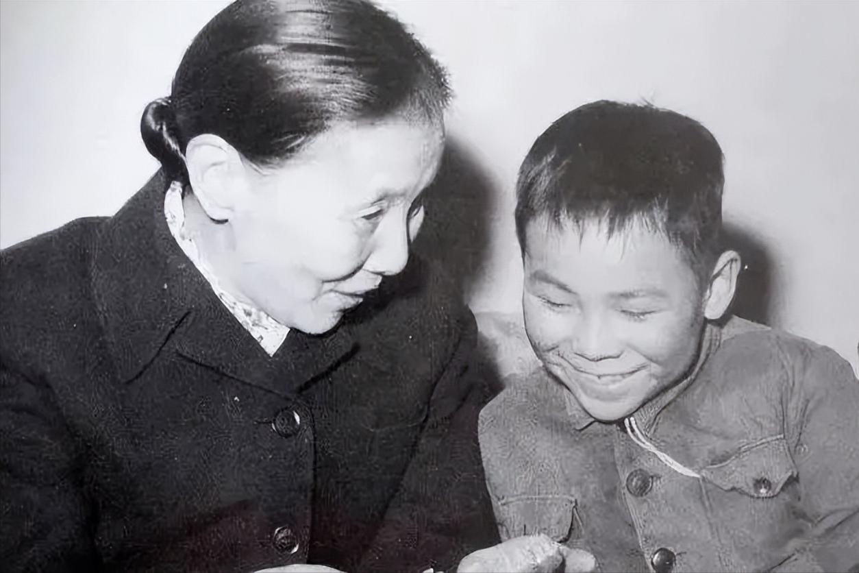 Bing Xin: Old Man of the Century, Love Like Stars - iNEWS