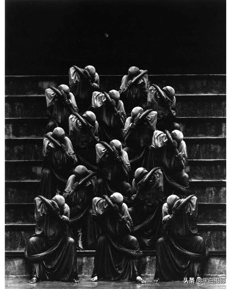 silent crowd... - iNEWS