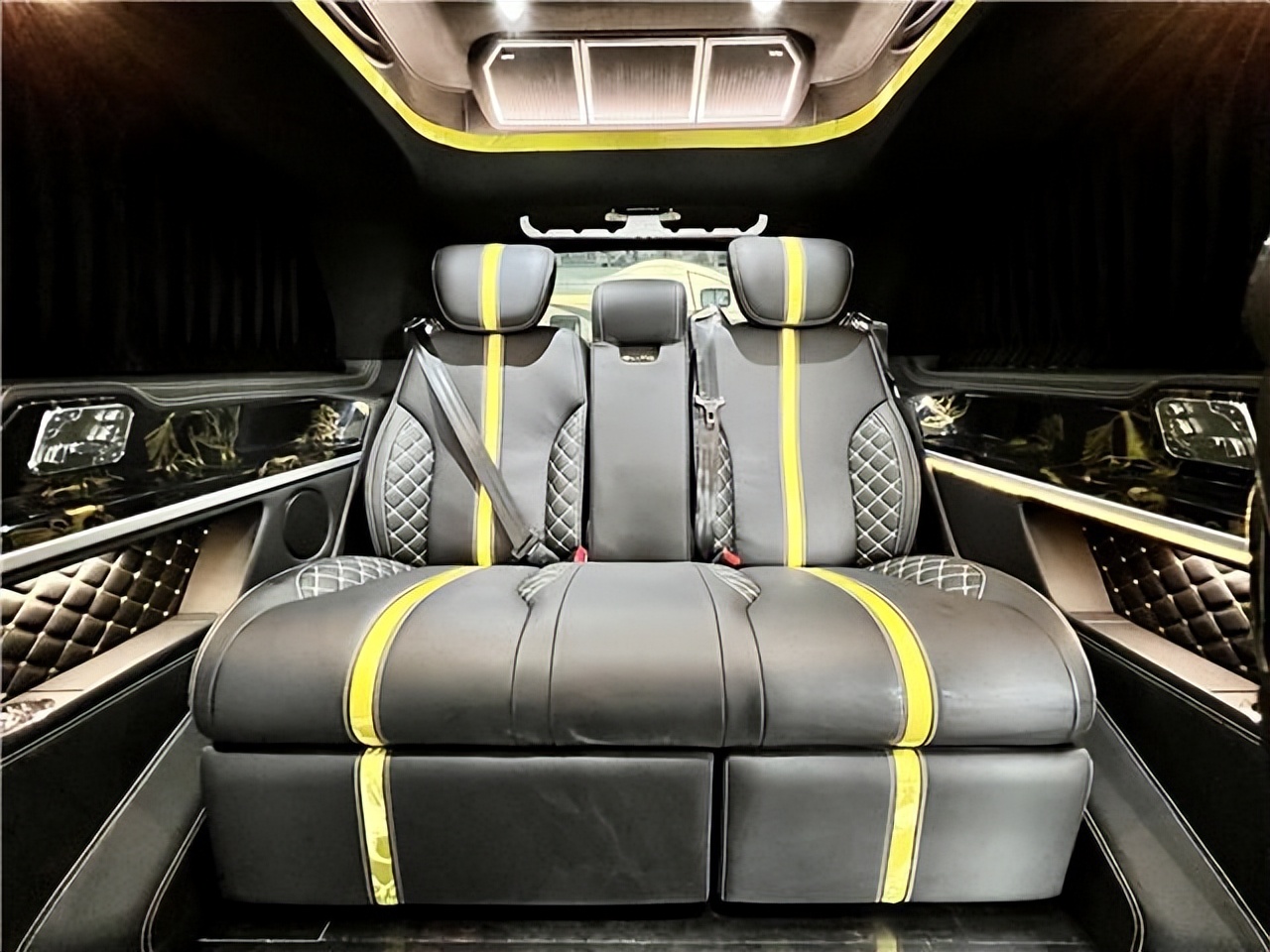 The more the better the better!2022 Mercedes-Benz V260L Gold Titian Edition Commercial Vehicle ...