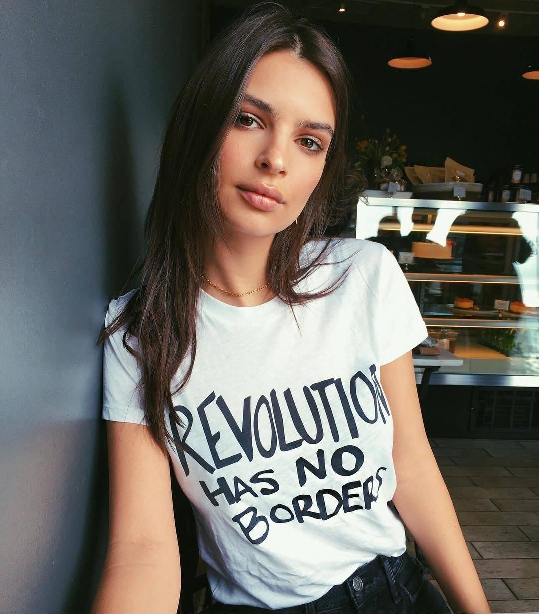 Stunning beauty in the world! Emily Ratajkowski's stunning photos will ...