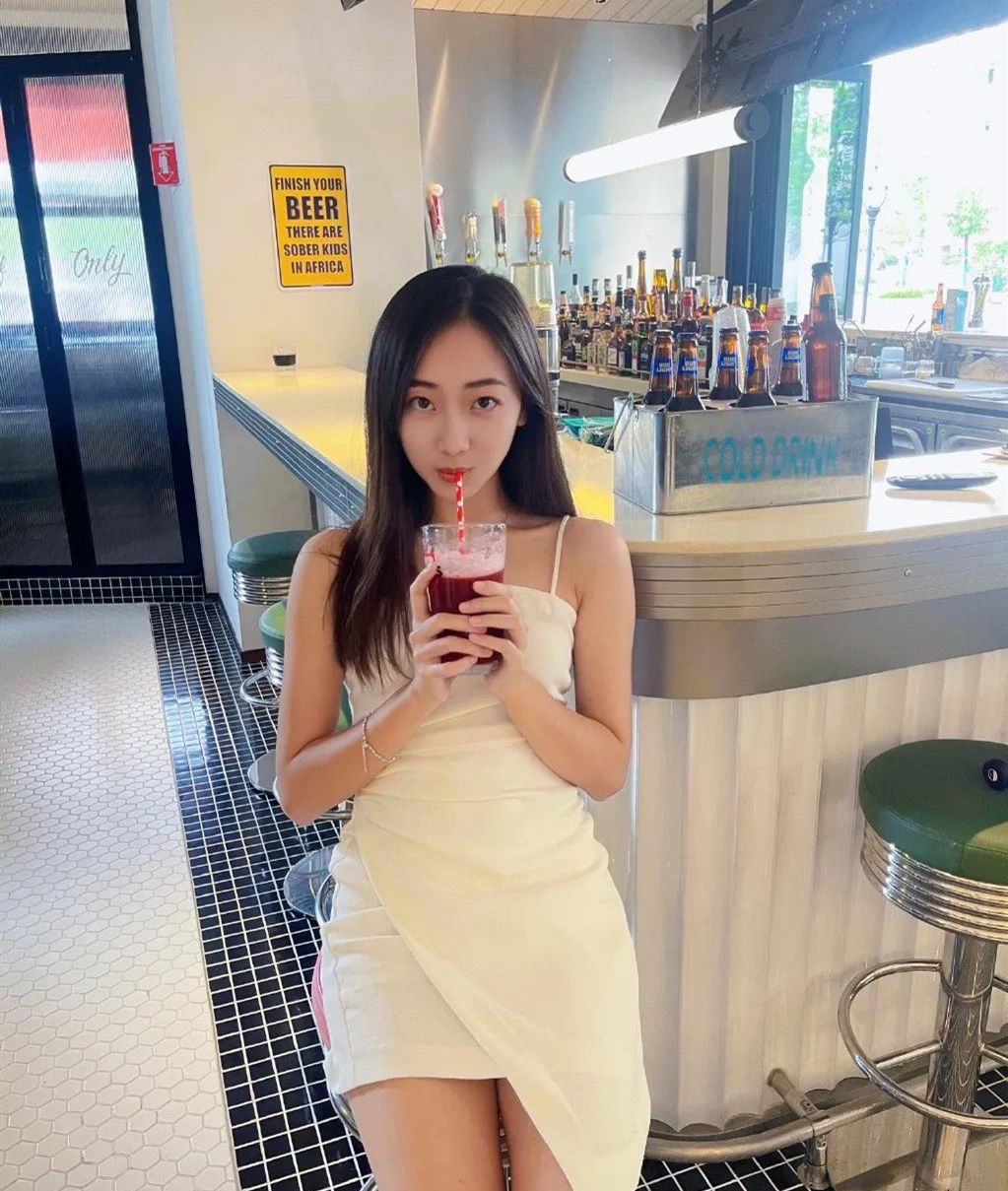 Feng Wanhe, a sweet and charming goddess - iNEWS